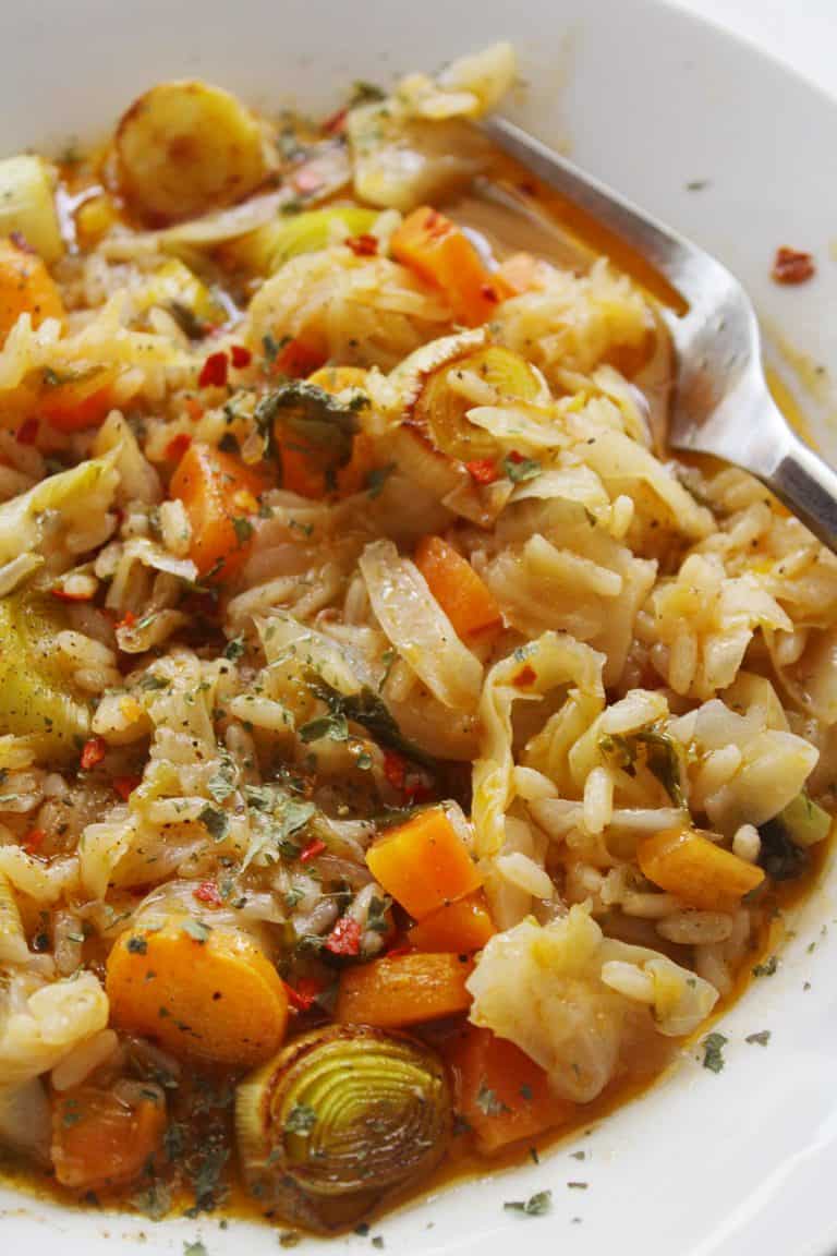 EASY ONE POT GREEK CABBAGE AND RICE STEW - 30 days of Greek food