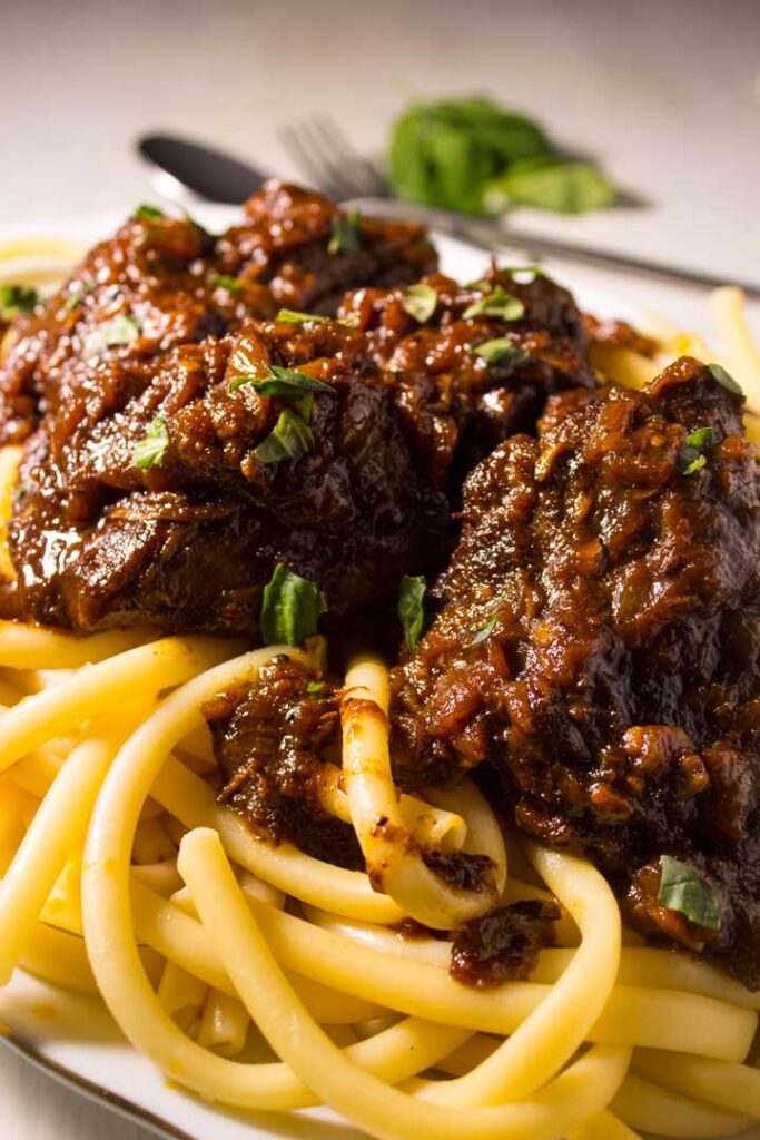 BRAISED BEEF RECIPE - GREEK PASTITSADA - 30 days of Greek food