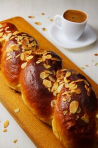 GREEK SWEET BREAD - TSOUREKI RECIPE - 30 days of Greek food