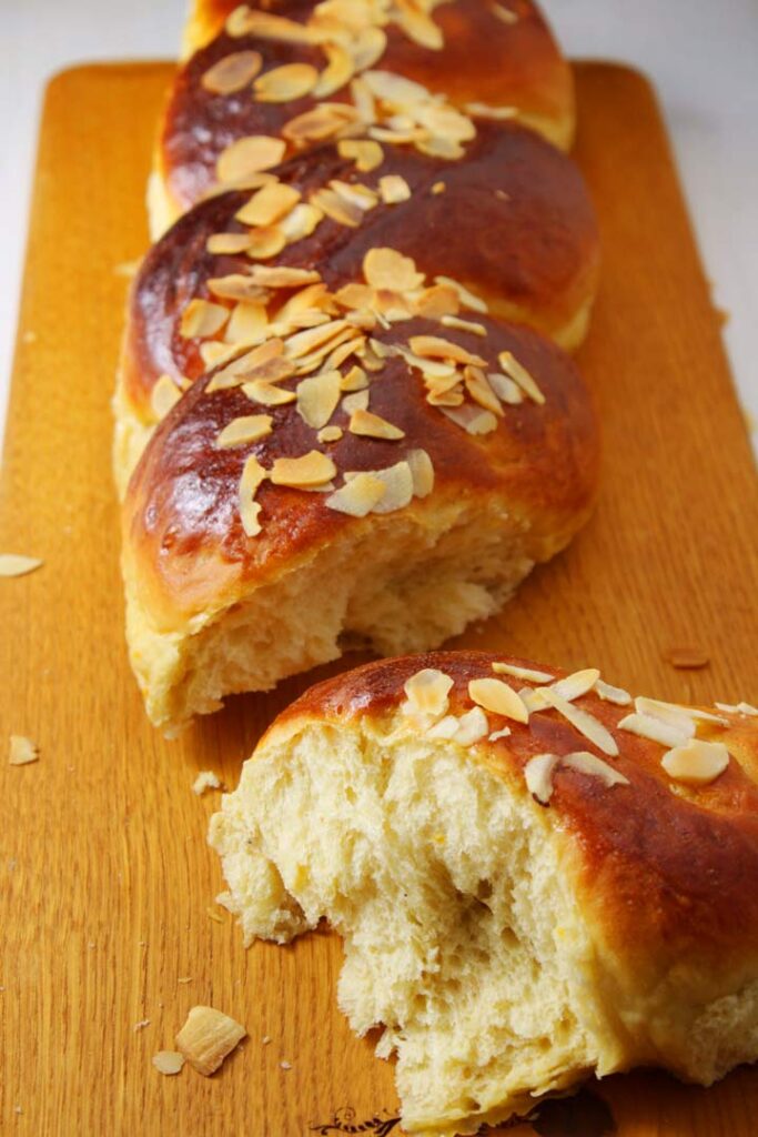 GREEK SWEET BREAD - TSOUREKI RECIPE - 30 days of Greek food